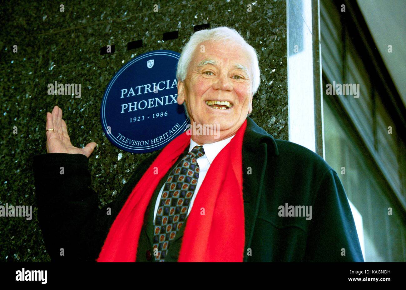 ©Alpha Press 042401 31 01 00 TONY BOOTH "BLUE PLAQUES UNVEILED IN ...
