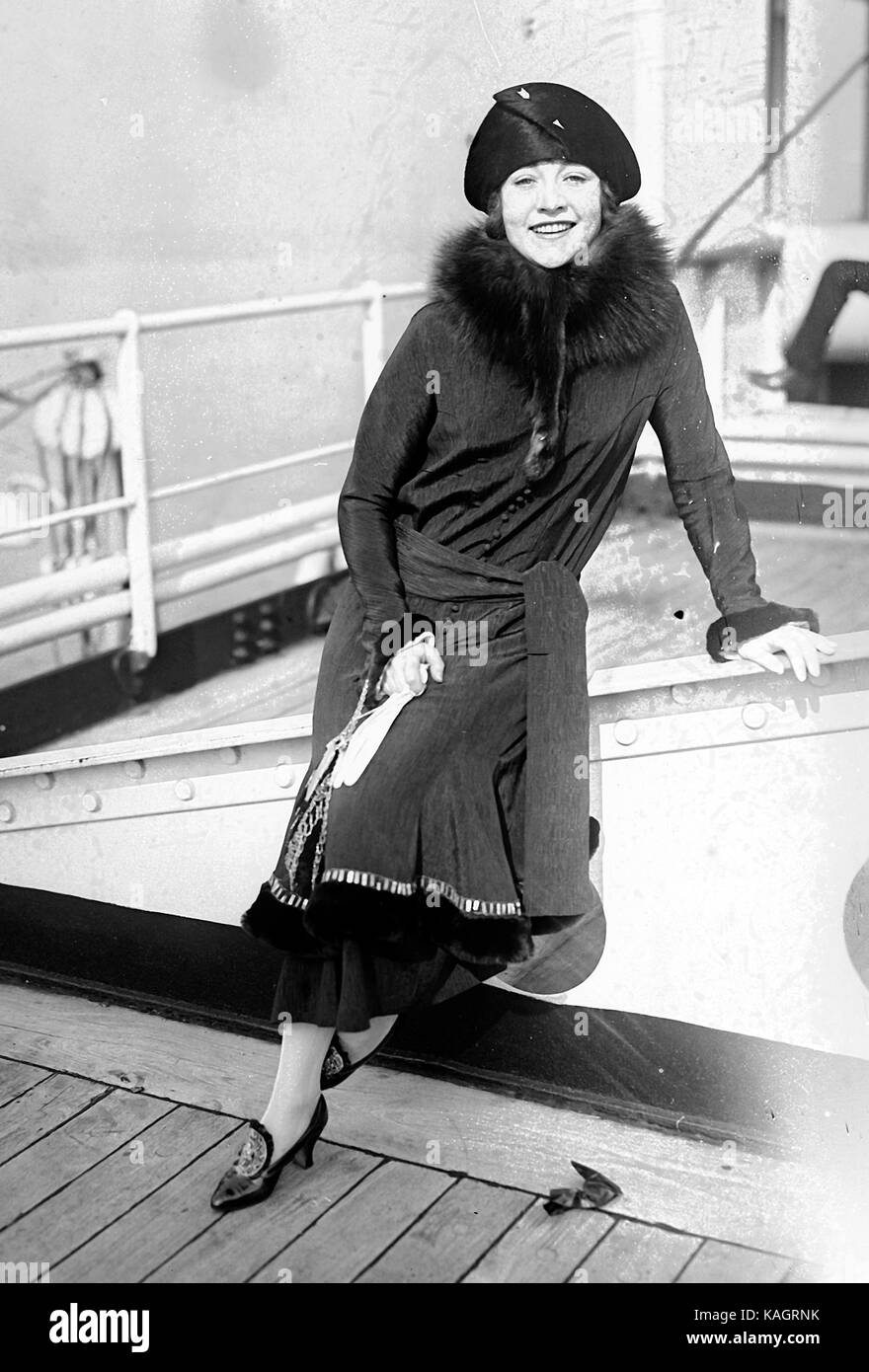 BETTY COMPSON (1897-1974) American film actress and producer in 1923 ...