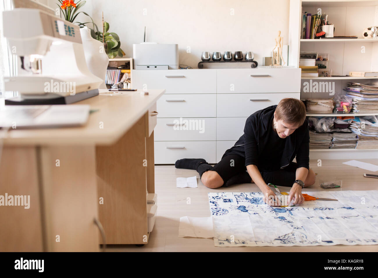 Sewing studio hi-res stock photography and images - Alamy