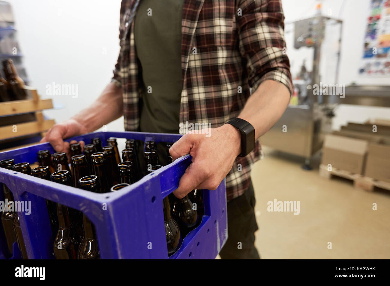 Man carrying bottles hi-res stock photography and images - Alamy