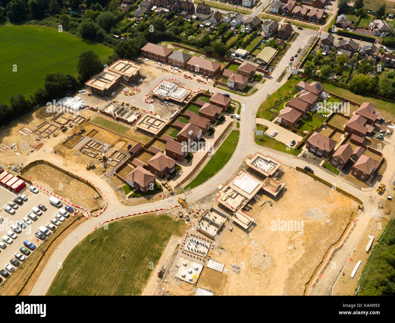 Redrow Homes New Housing Estate High Resolution Stock Photography and ...