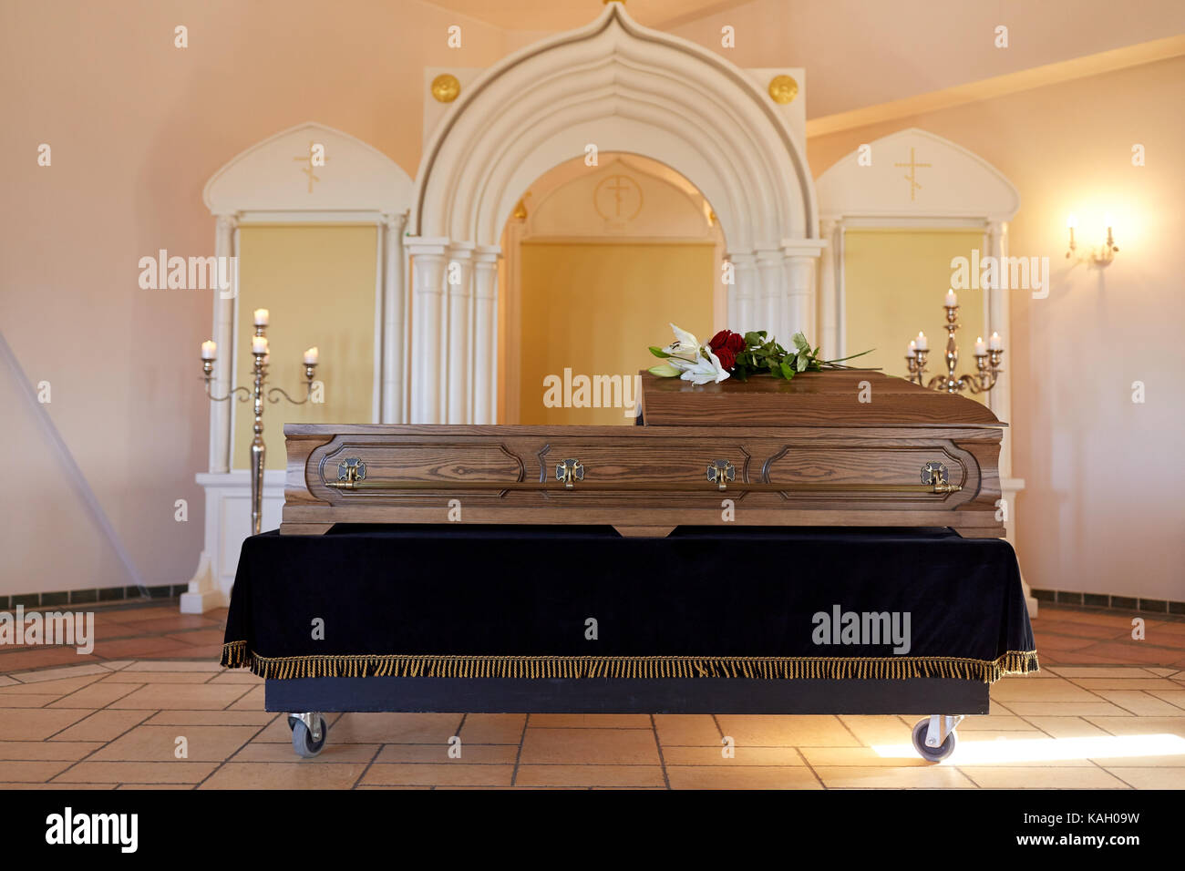 Orthodox funeral hi-res stock photography and images - Alamy