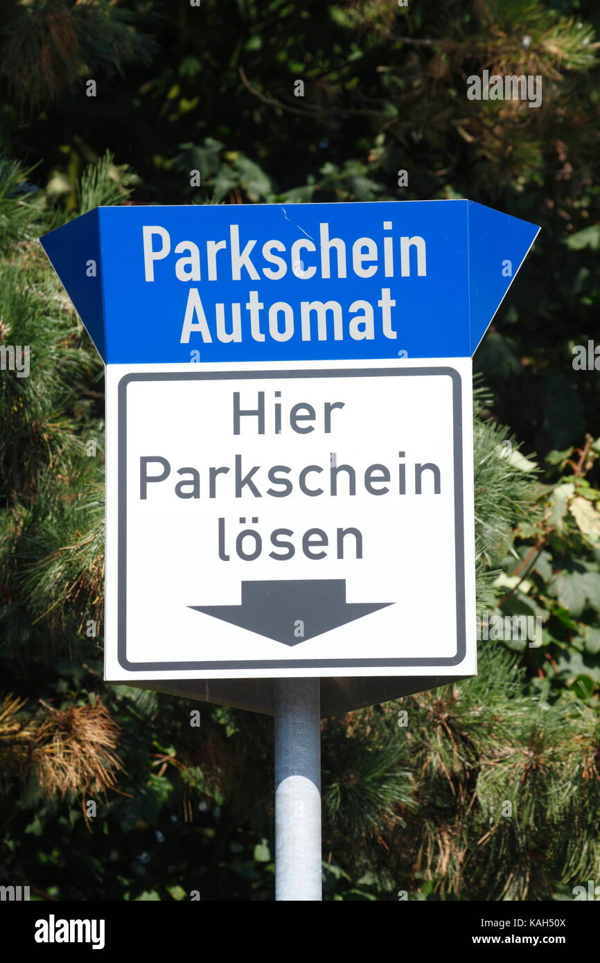 Road Sign Park note machine Stock Photo - Alamy