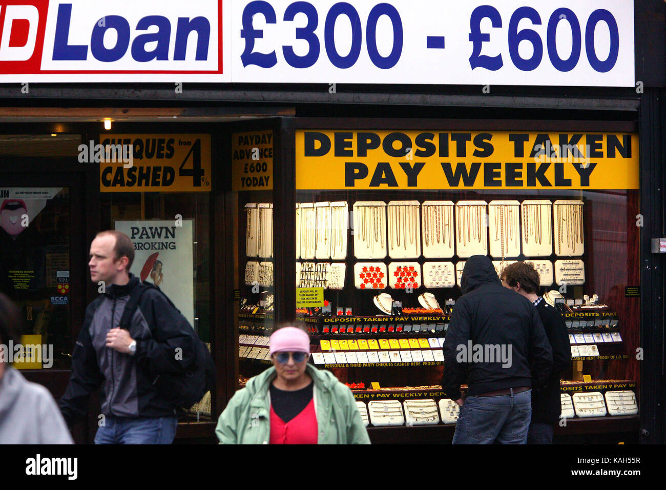 Loan shops high street hi-res stock photography and images - Alamy