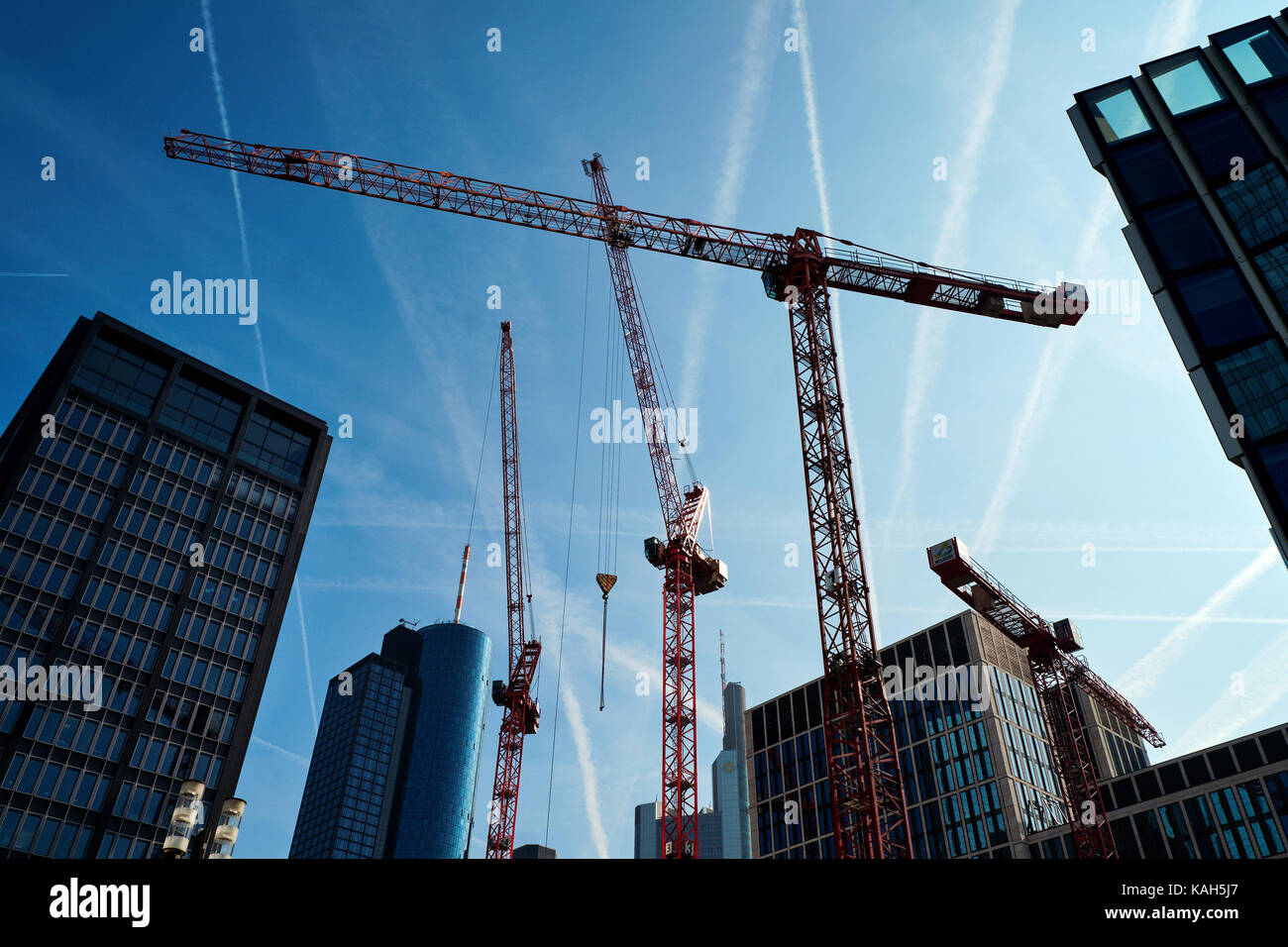 Tower crane counterweight hi-res stock photography and images - Alamy