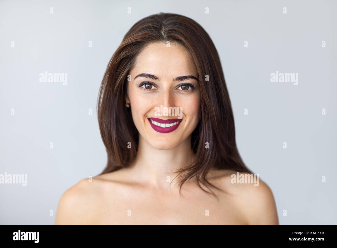 natural portrait of a young smiling woman Stock Photo - Alamy