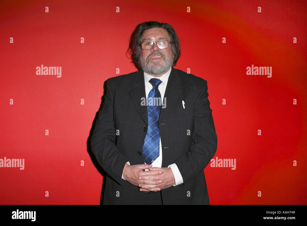 British actor Ricky Tomlinson poses for a portrait Stock Photo - Alamy