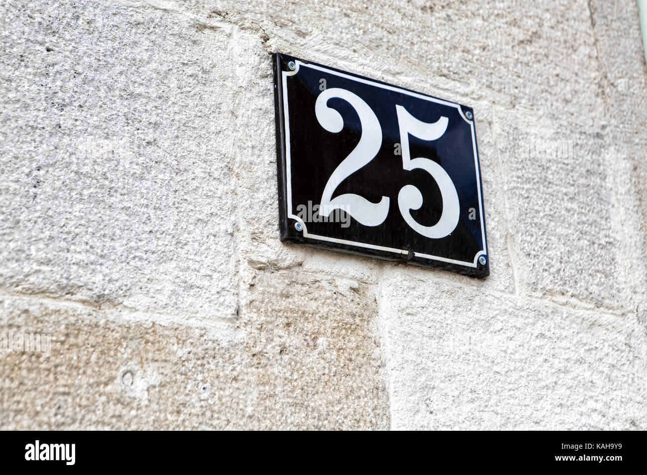 House number 25 sign hi-res stock photography and images - Alamy
