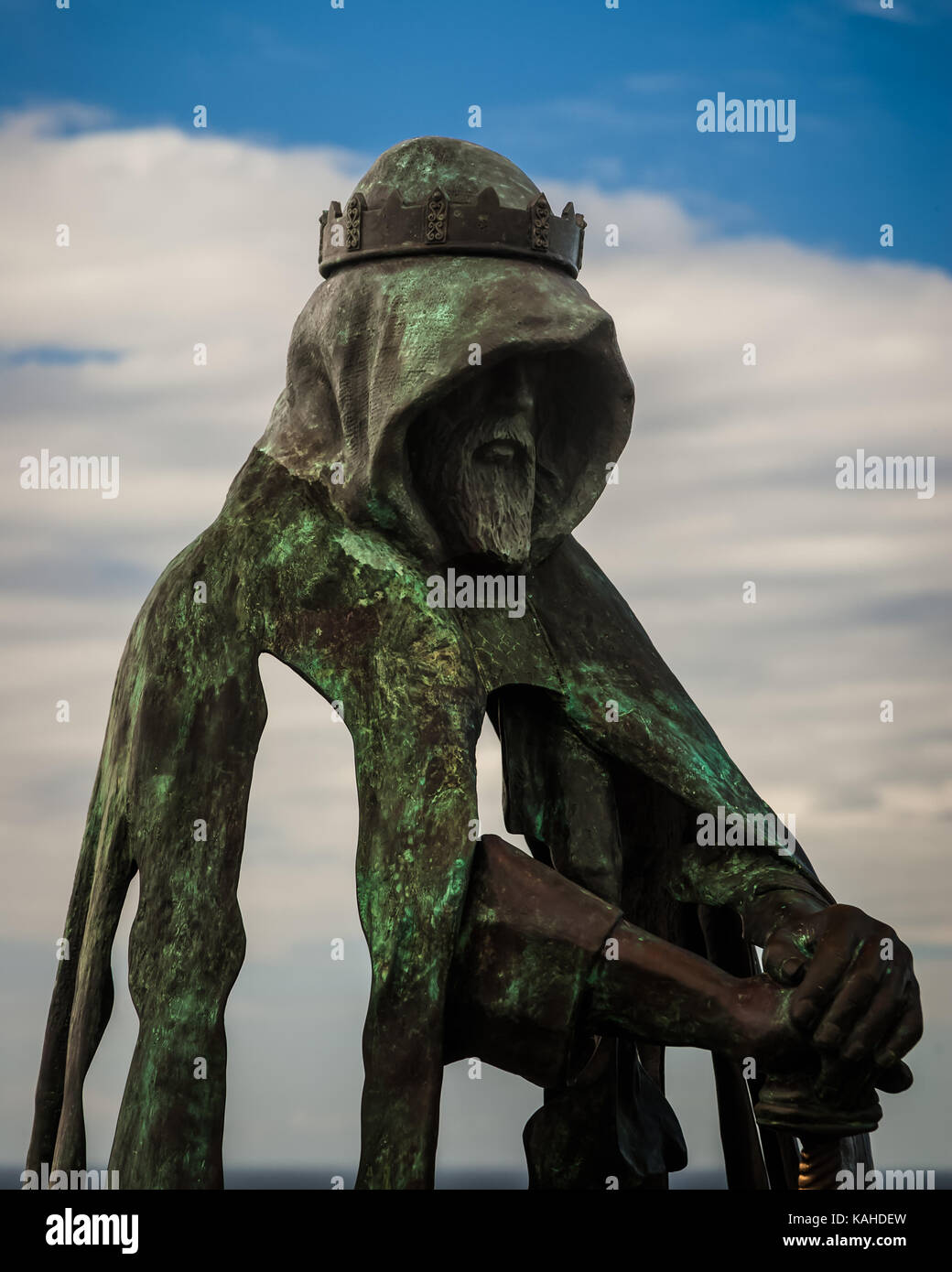 King arthur statue tintagel hi-res stock photography and images - Alamy