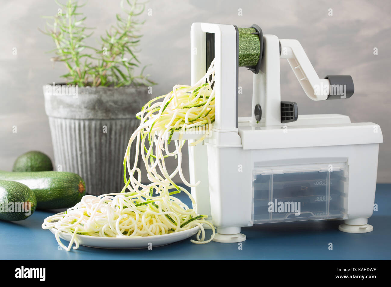 spiralizing courgette raw vegetable with spiralizer Stock Photo - Alamy