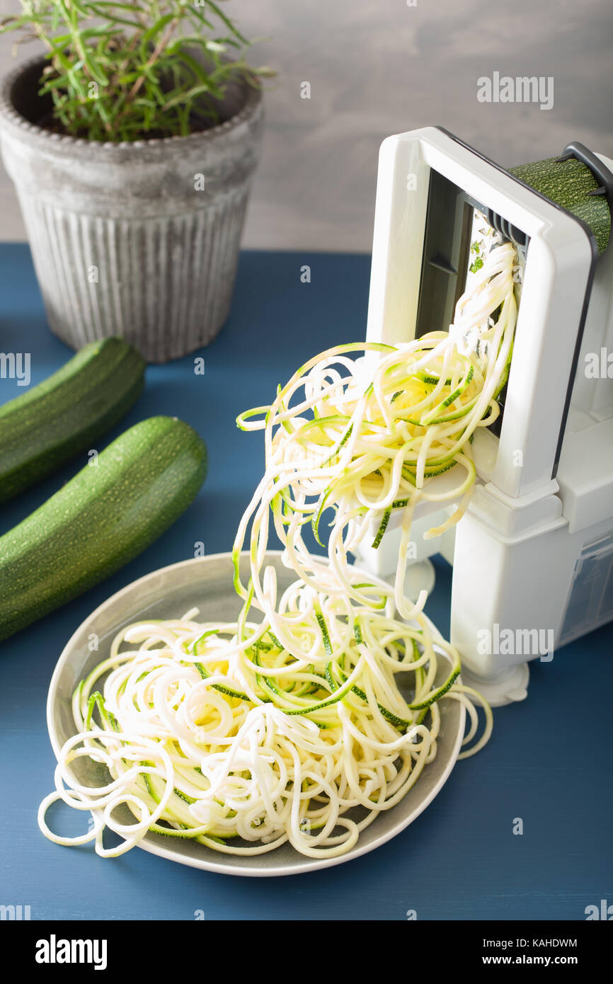 spiralizing courgette raw vegetable with spiralizer Stock Photo - Alamy