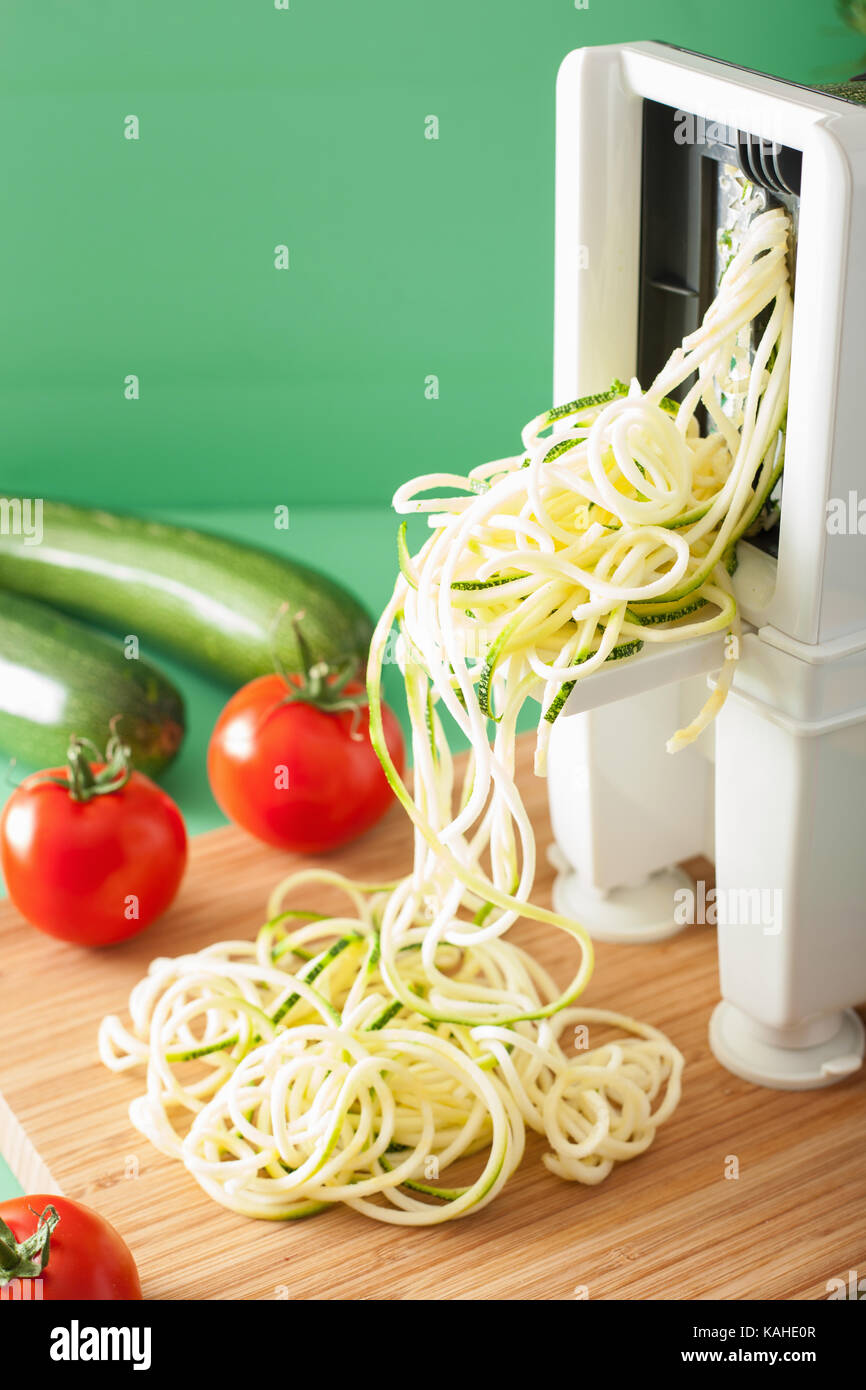 spiralizing courgette raw vegetable with spiralizer Stock Photo - Alamy