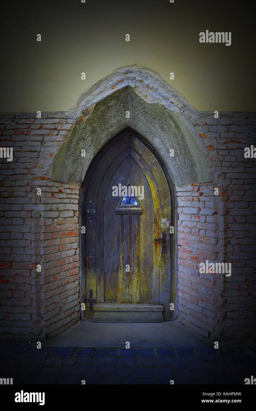 Front facade gothic entrance hi-res stock photography and images - Alamy