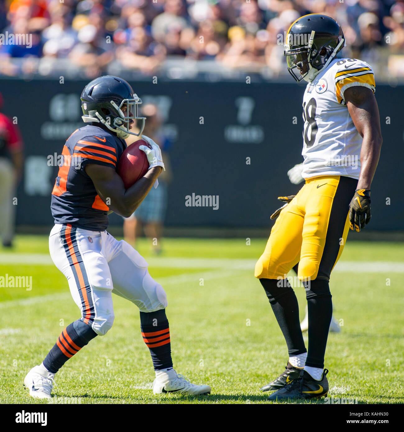 Nfl fair catch hi-res stock photography and images - Alamy