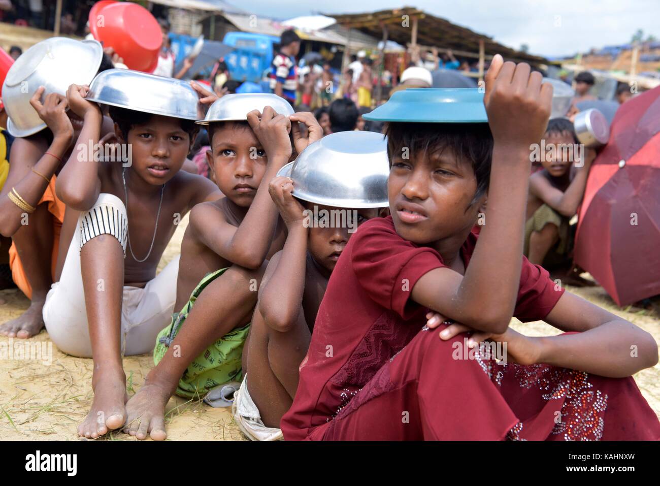 COZ'S BAZAR, BANGLADESH - SEPTEMBER 26, 2017: Rohingya Muslim children ...