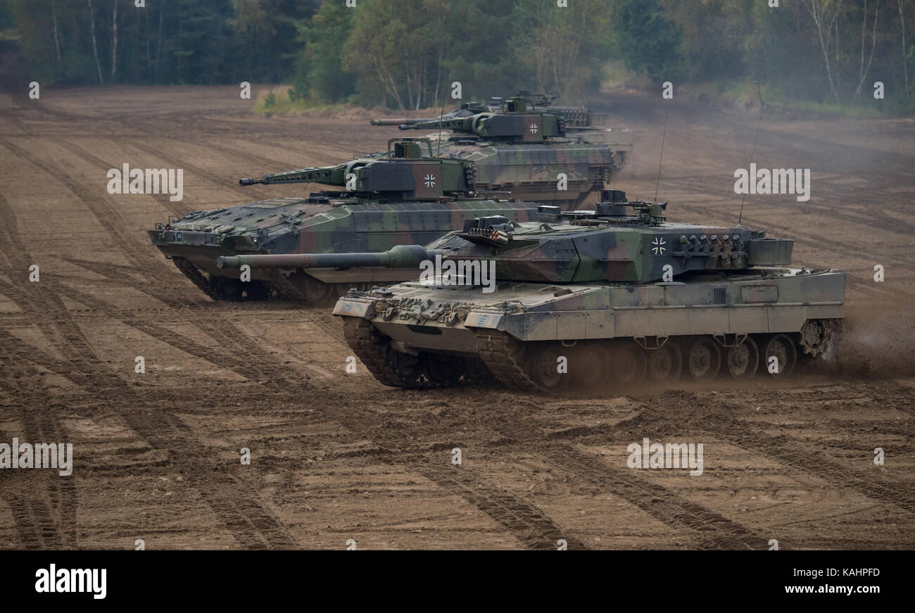 Munster, Germany. 25th Sep, 2017. A Leopard 2A6 tank (front) and two ...