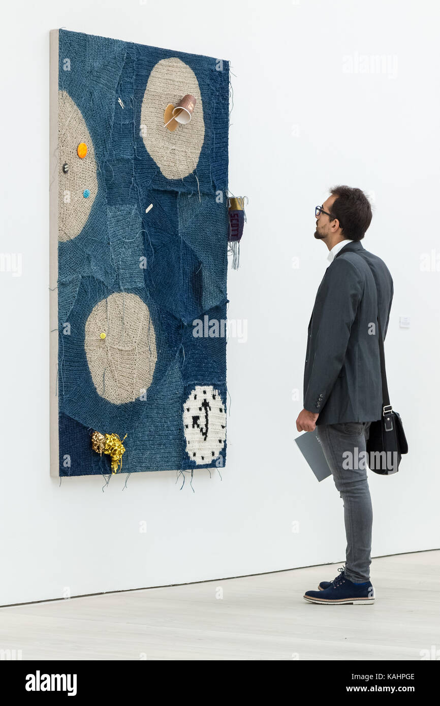 Contemporary british artist hi-res stock photography and images - Alamy