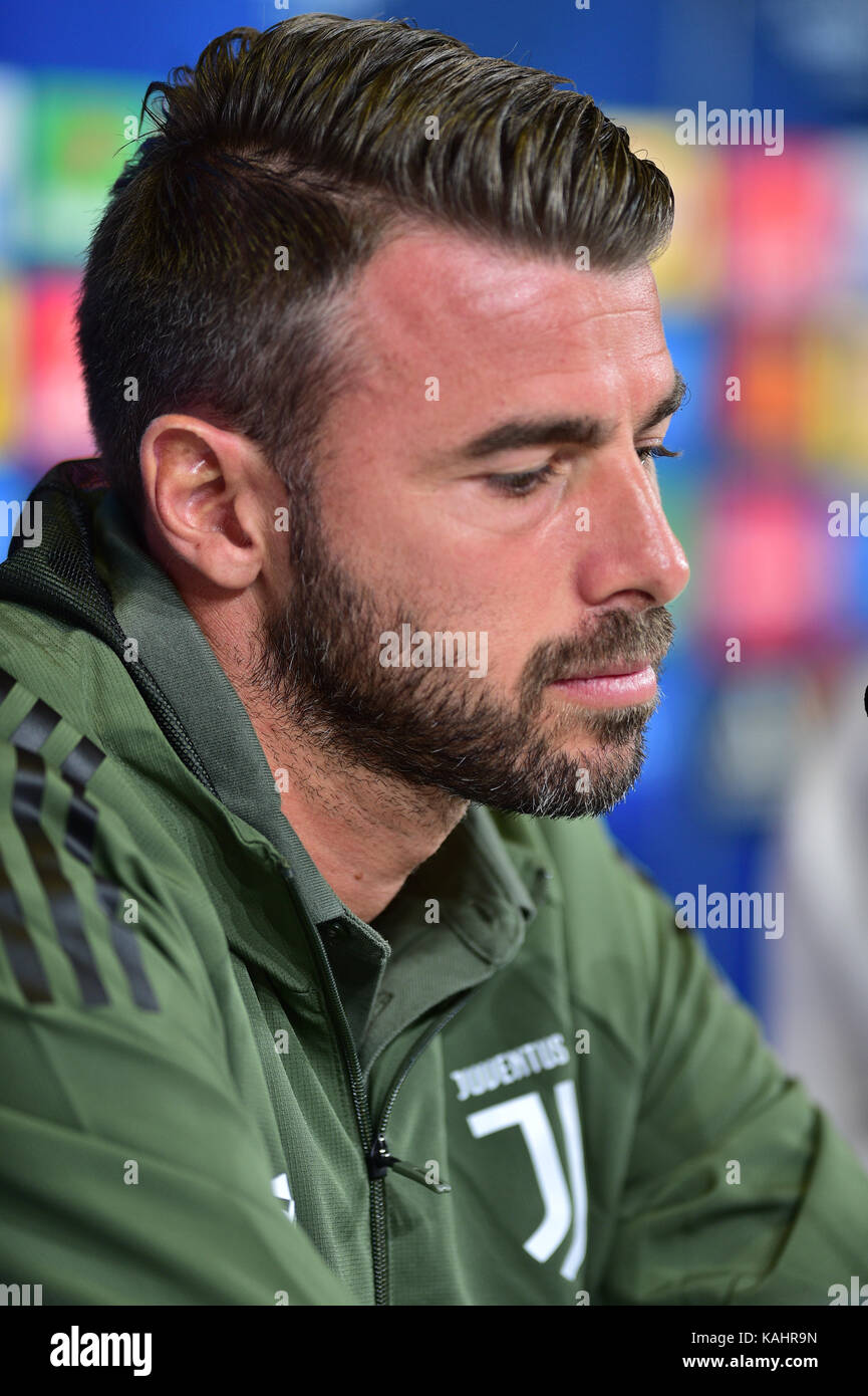 Andrea barzagli juventus fc juventus olympiacos hi-res stock ...