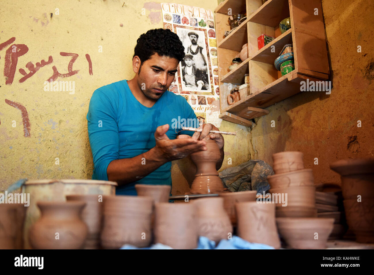 Fayoum, Egypt. 26th Sep, 2017. A potter works at a pottery workshop in Tunis village of Fayoum ...