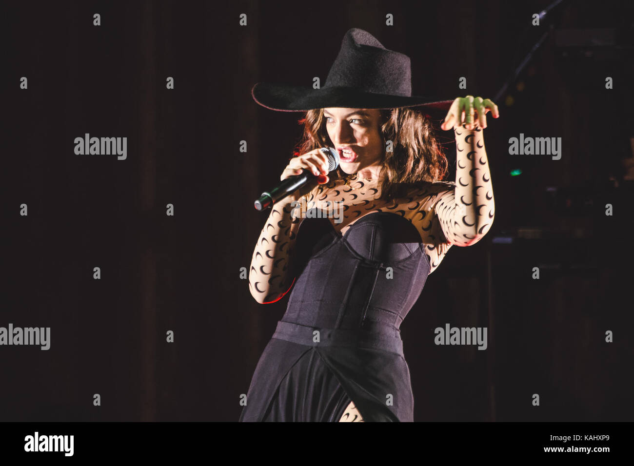 Lorde singer 2017 hi-res stock photography and images - Alamy