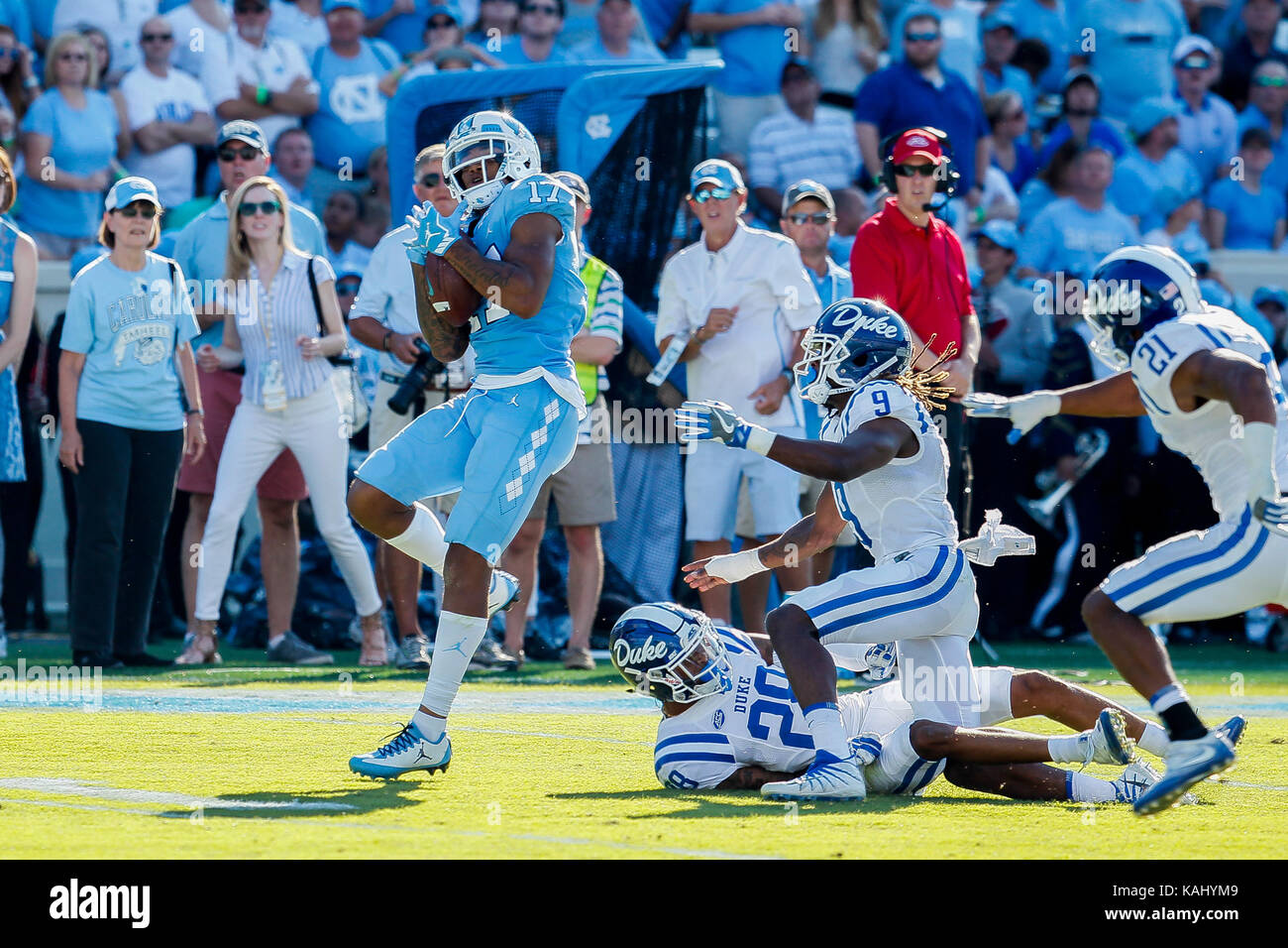Chapel Hill, NC, USA. 25th Sep, 2017. Anthony Ratliff-Williams (17) of ...
