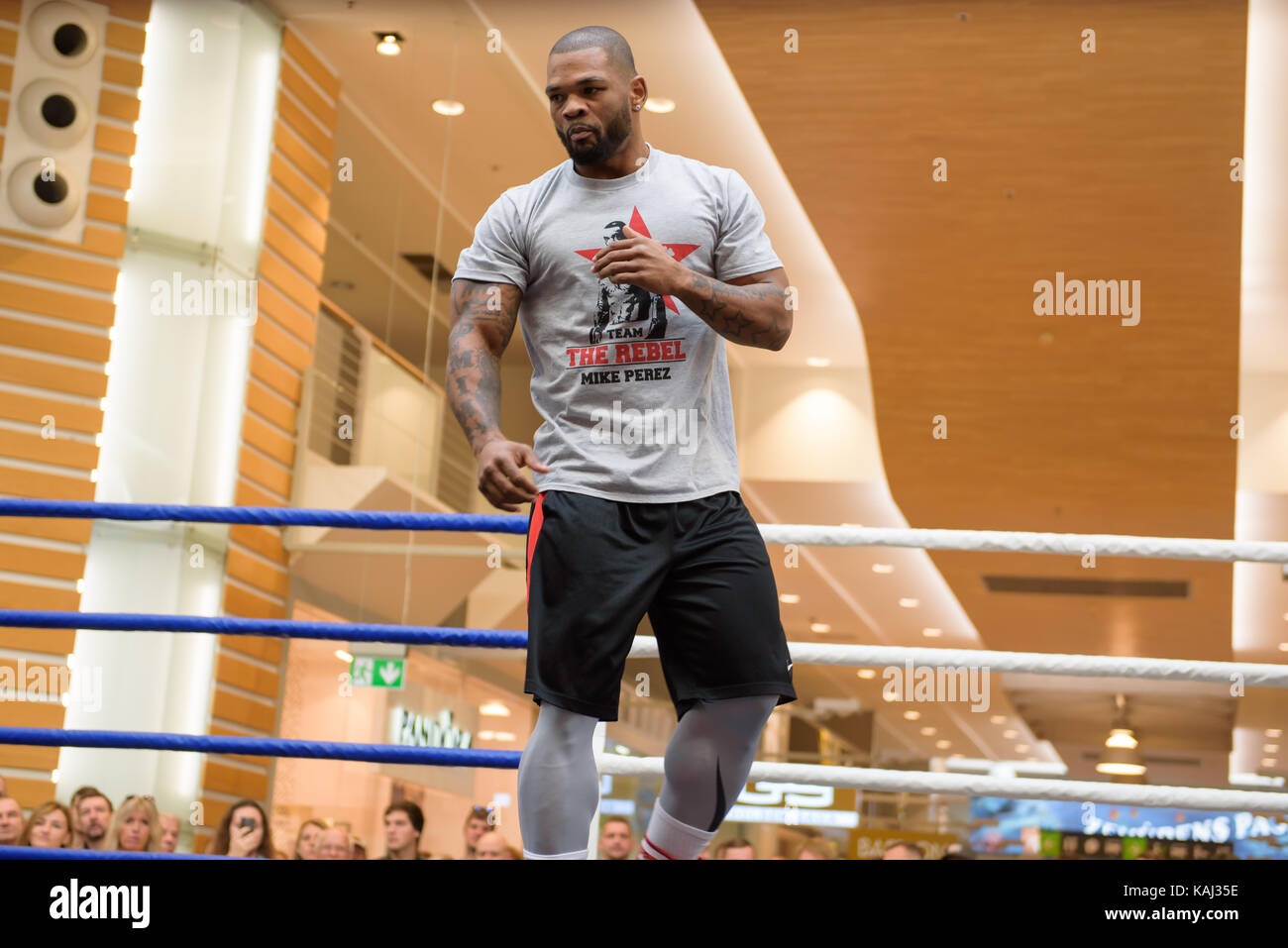 Riga, Latvia. 26th Sep, 2017. Public boxing training before The World ...