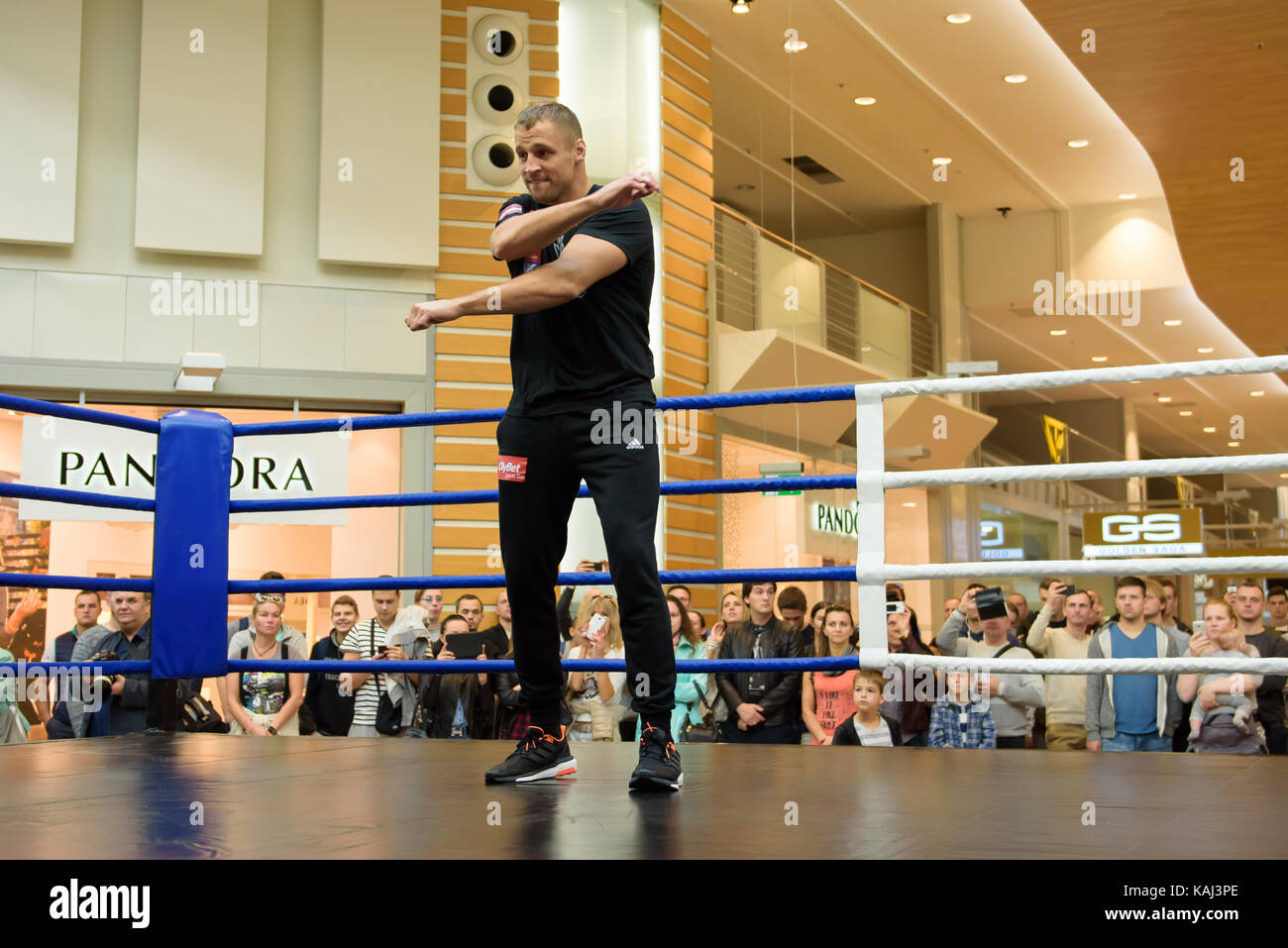 Riga, Latvia. 26th Sep, 2017. Public boxing training before The World ...