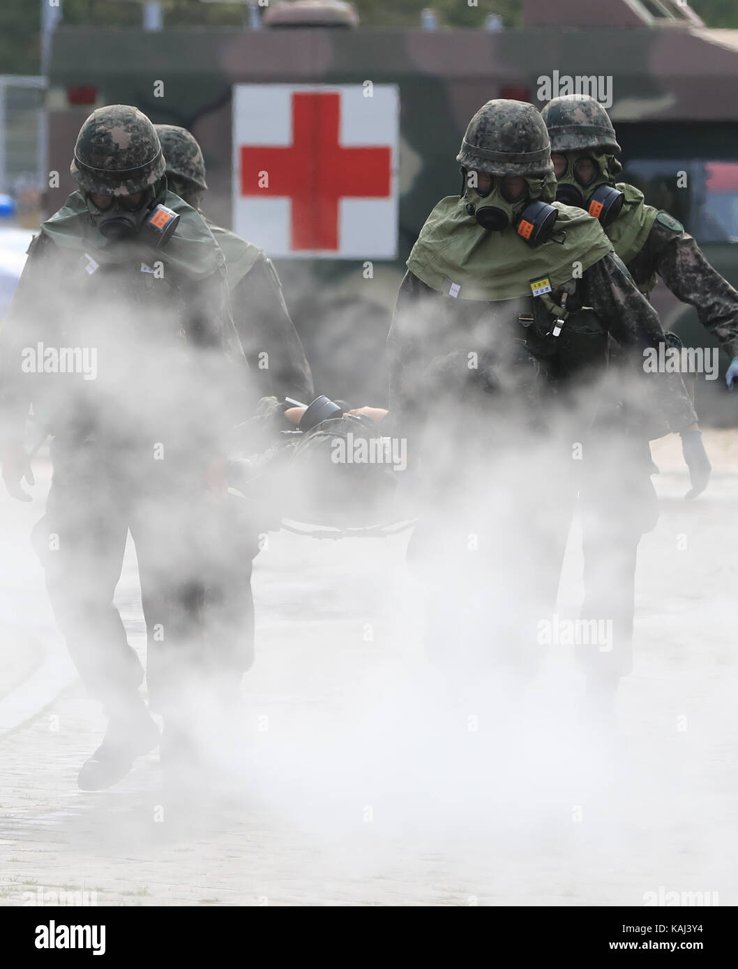 Seoul, South Korea. 27th Sep, 2017. 27th Sep, 2017. Soldiers conduct ...