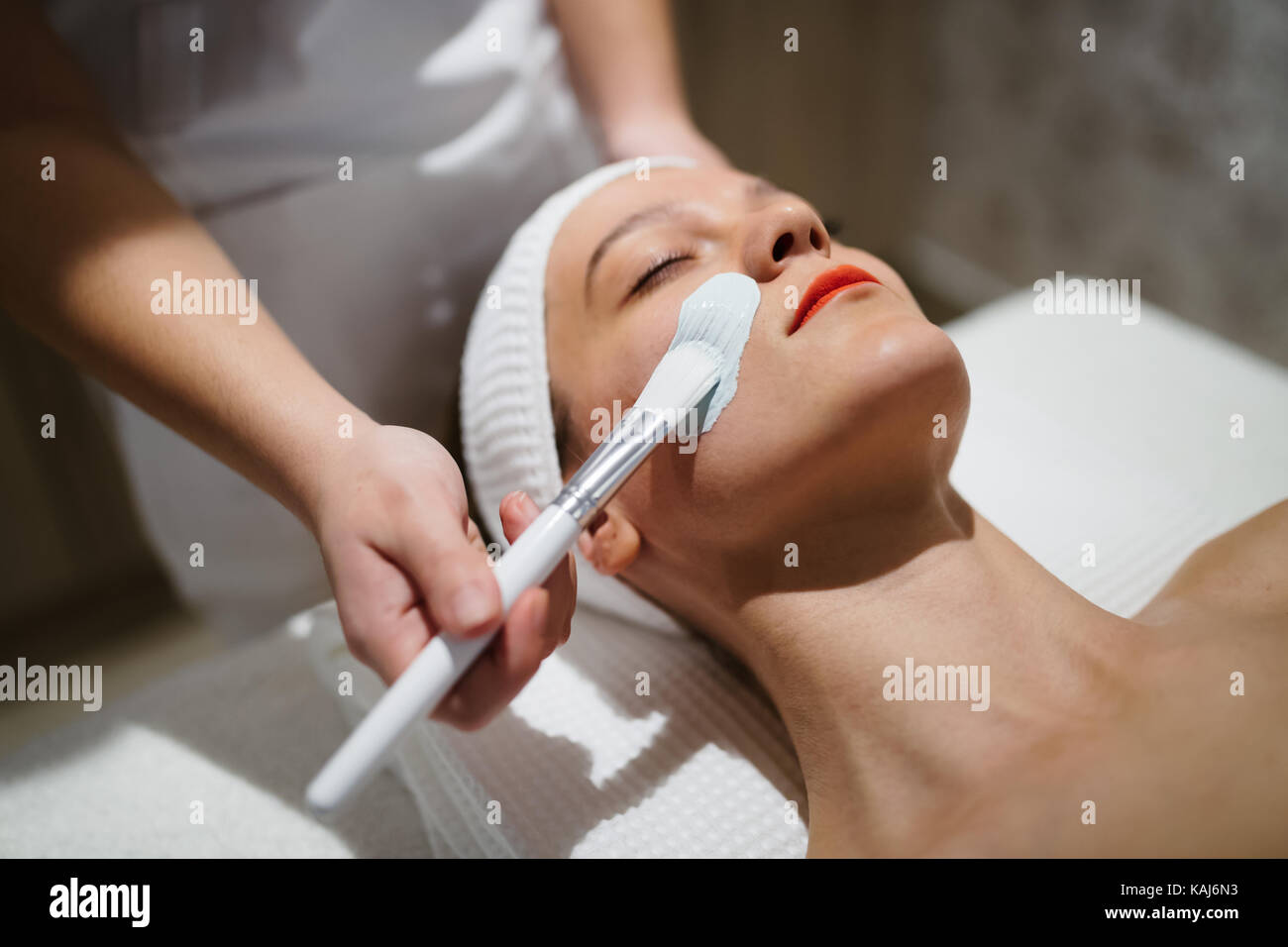 Apply face mask hi-res stock photography and images - Alamy