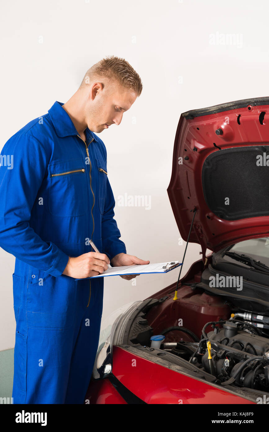 Car service clipboard hi-res stock photography and images - Alamy