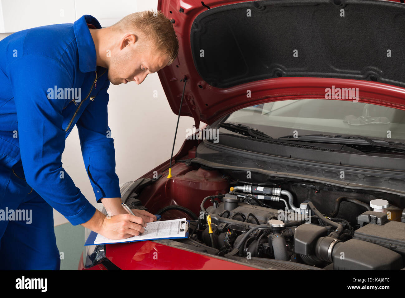 Car service clipboard hi-res stock photography and images - Alamy