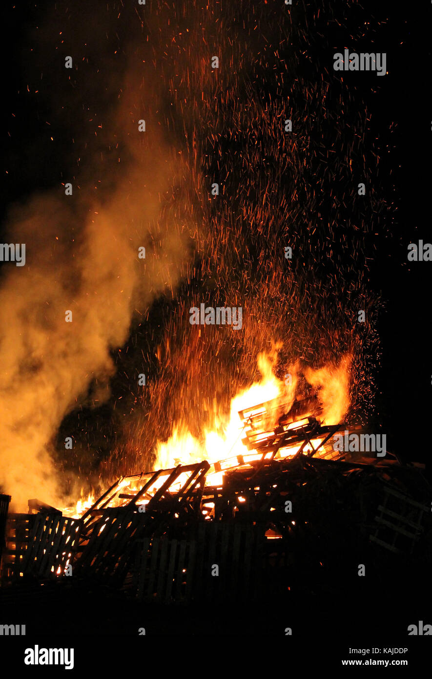 Raging bonfire hi-res stock photography and images - Alamy