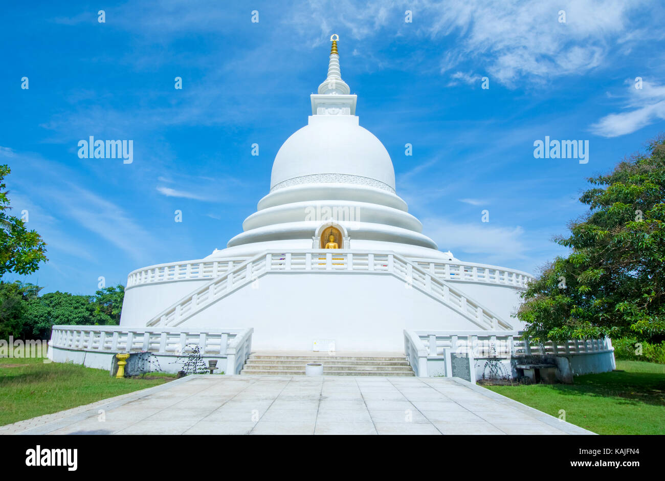 Japanese Peace Pagoda In Rumassala, Sri Lanka Stock Photo - Alamy