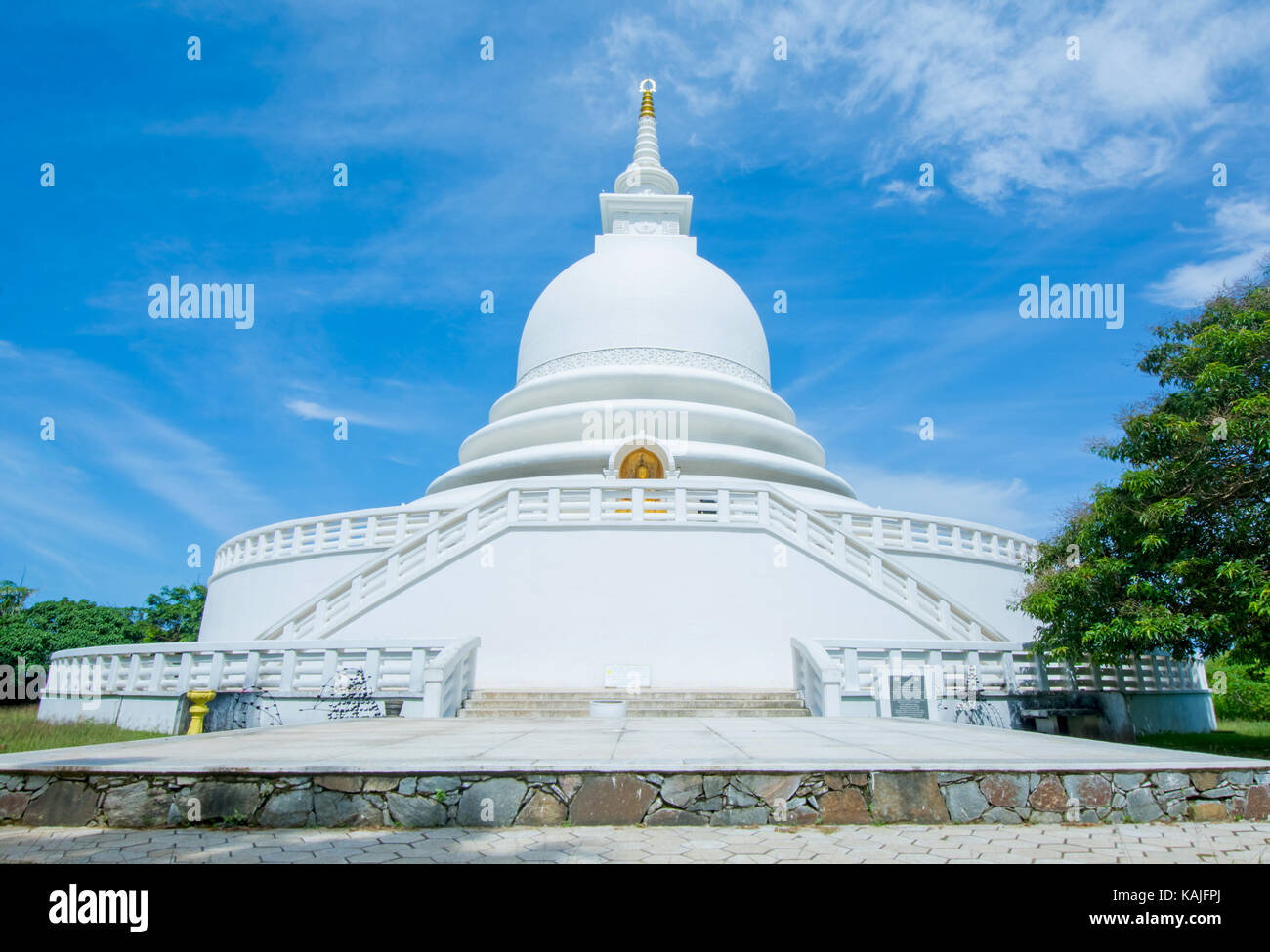 Japanese Peace Pagoda In Rumassala, Sri Lanka Stock Photo - Alamy