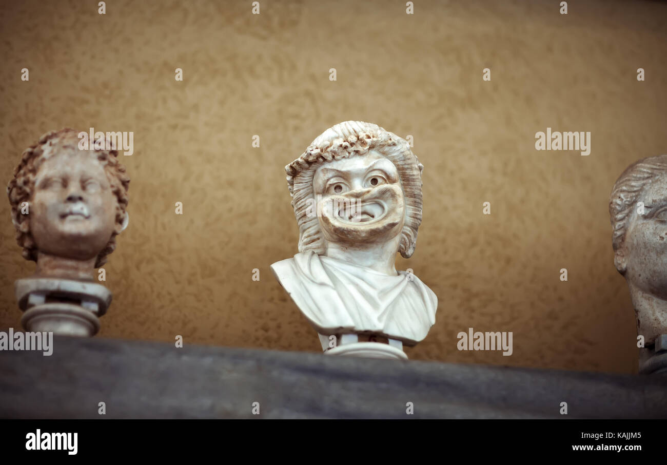 Antique Italian busts in the Vatican Museum Stock Photo - Alamy