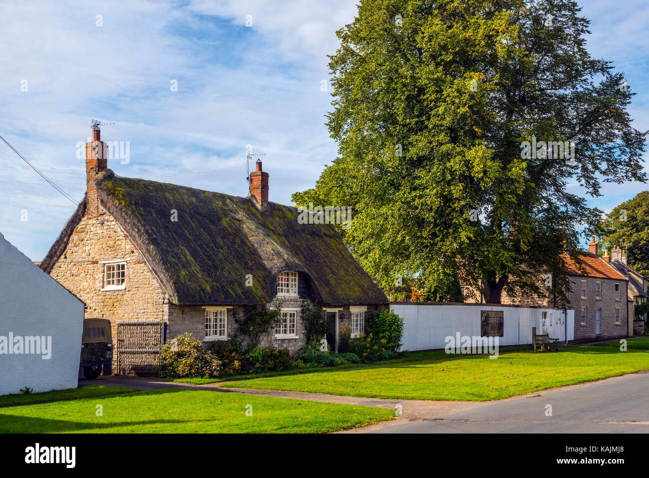 Yorkshire cottage hi-res stock photography and images - Alamy
