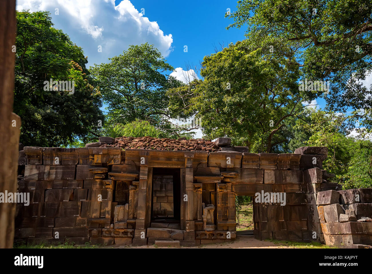 Hindu Shiva devalaya or shrine in Polonnaruwa Stock Photo - Alamy