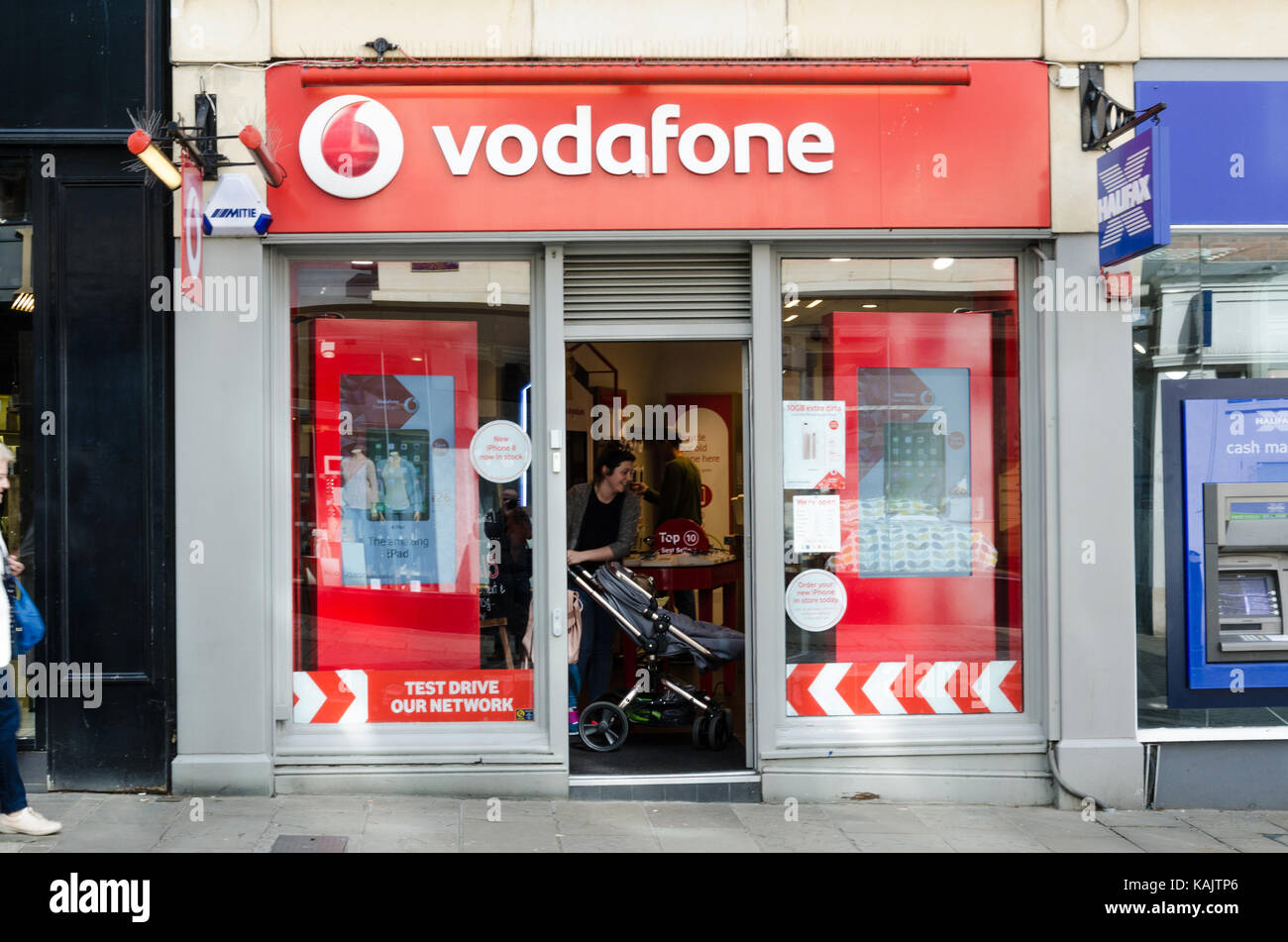Vodafone retail store hi-res stock photography and images - Alamy