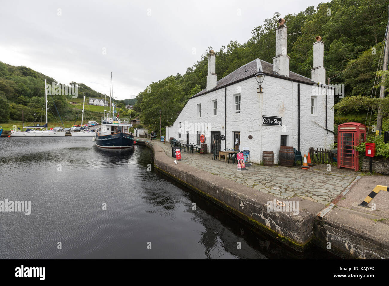 Boats on crinan canal hi-res stock photography and images - Alamy