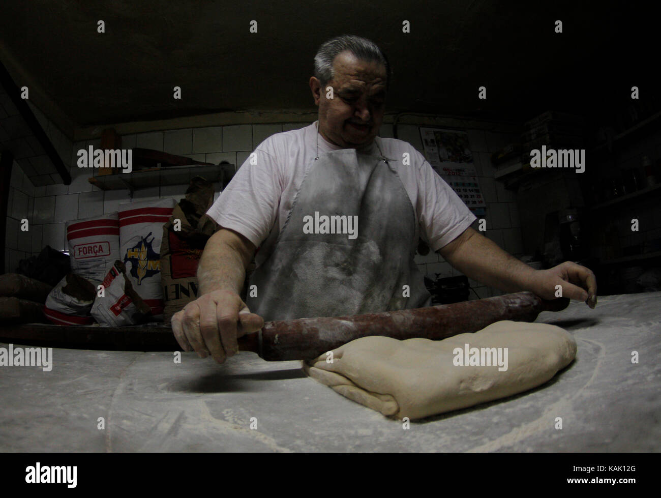 baker at work Stock Photo - Alamy