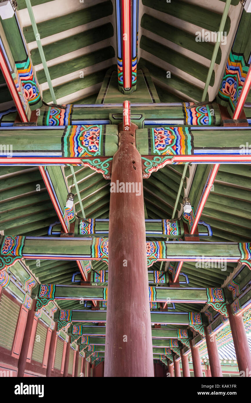 Interior architecture at the Gyeongbokgung Royal Palace in Seoul, South ...