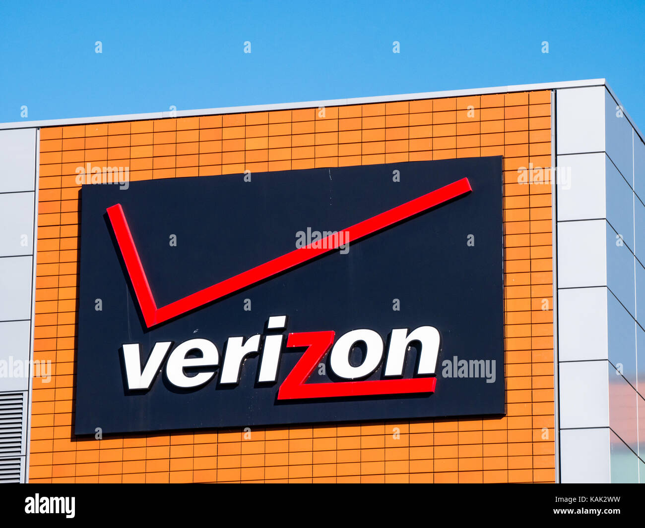 Verizon office buildings hi-res stock photography and images - Alamy