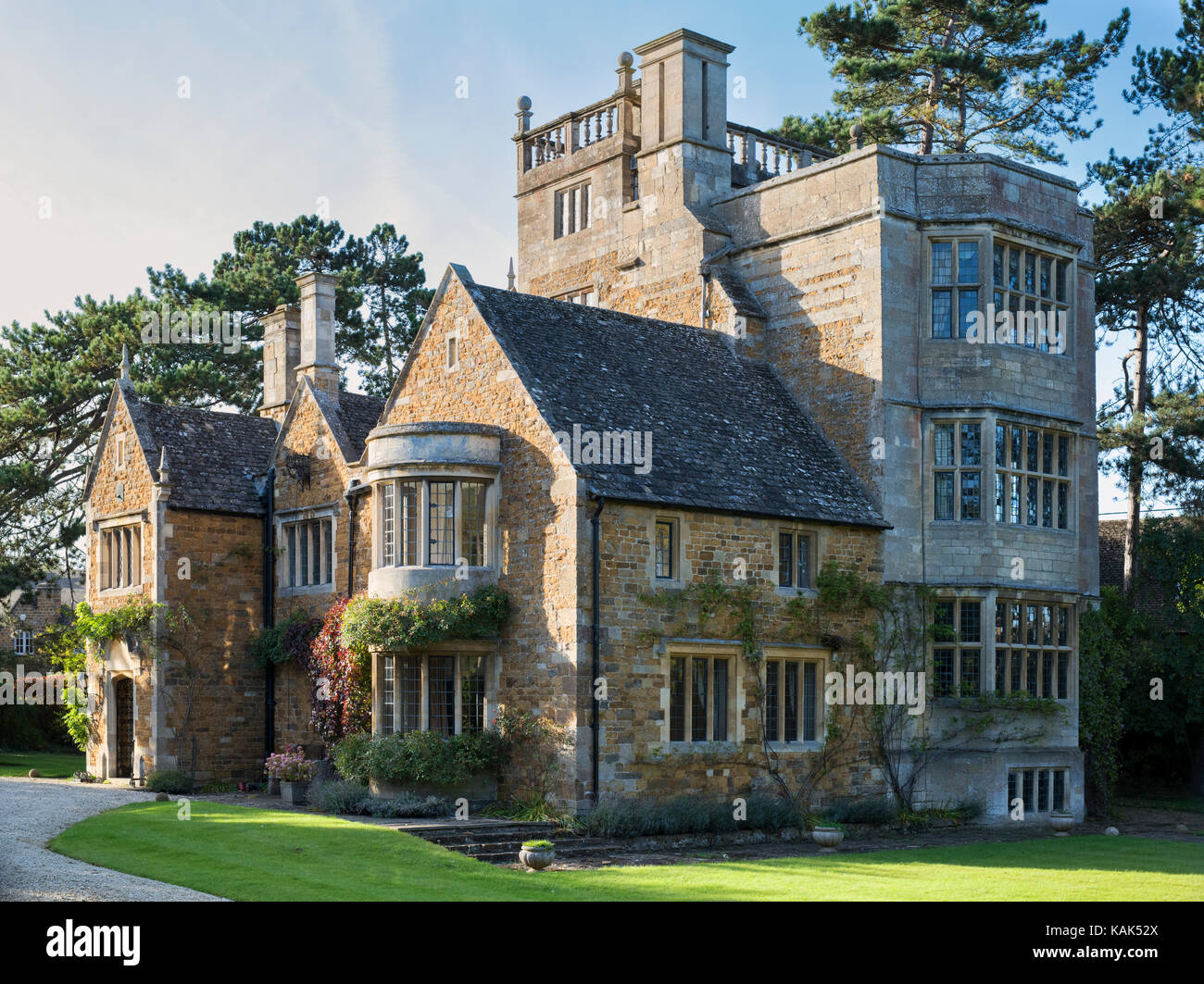 Castle house in autumn sunlight, Deddington, Oxfordshire, England Stock ...