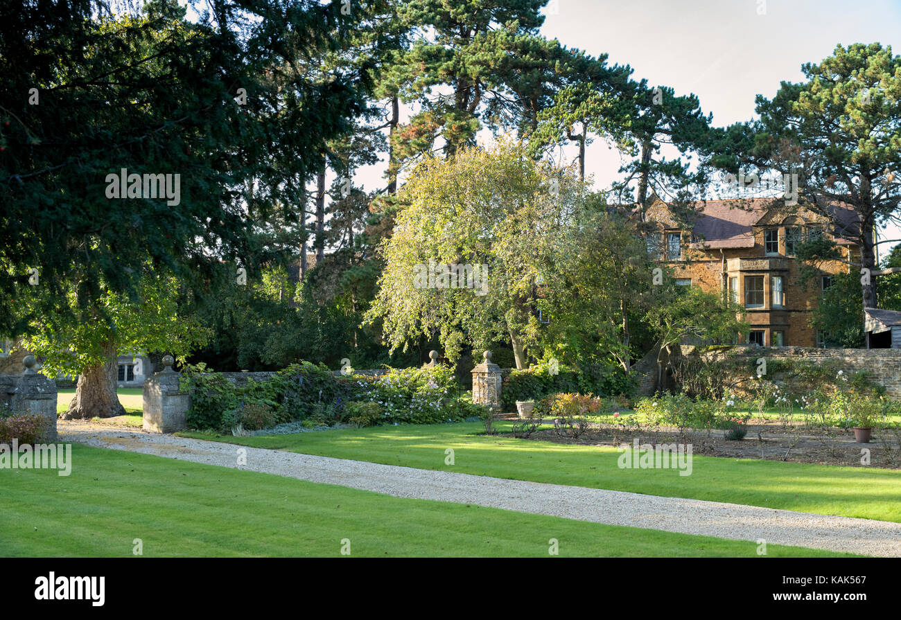 Castle house garden in the autumn. Deddington, Oxfordshire, England ...
