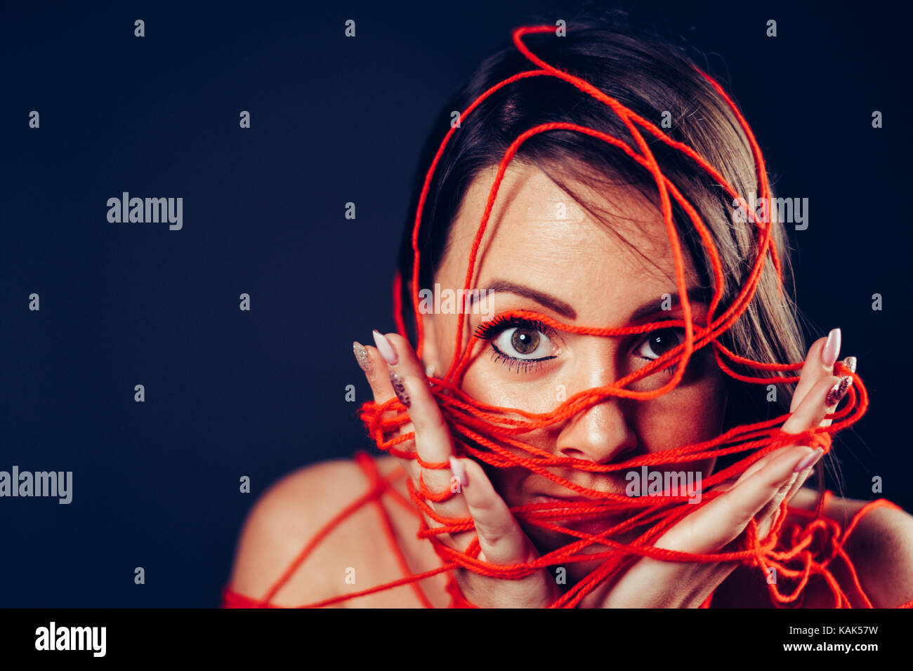 Head wrapped up hi-res stock photography and images - Alamy