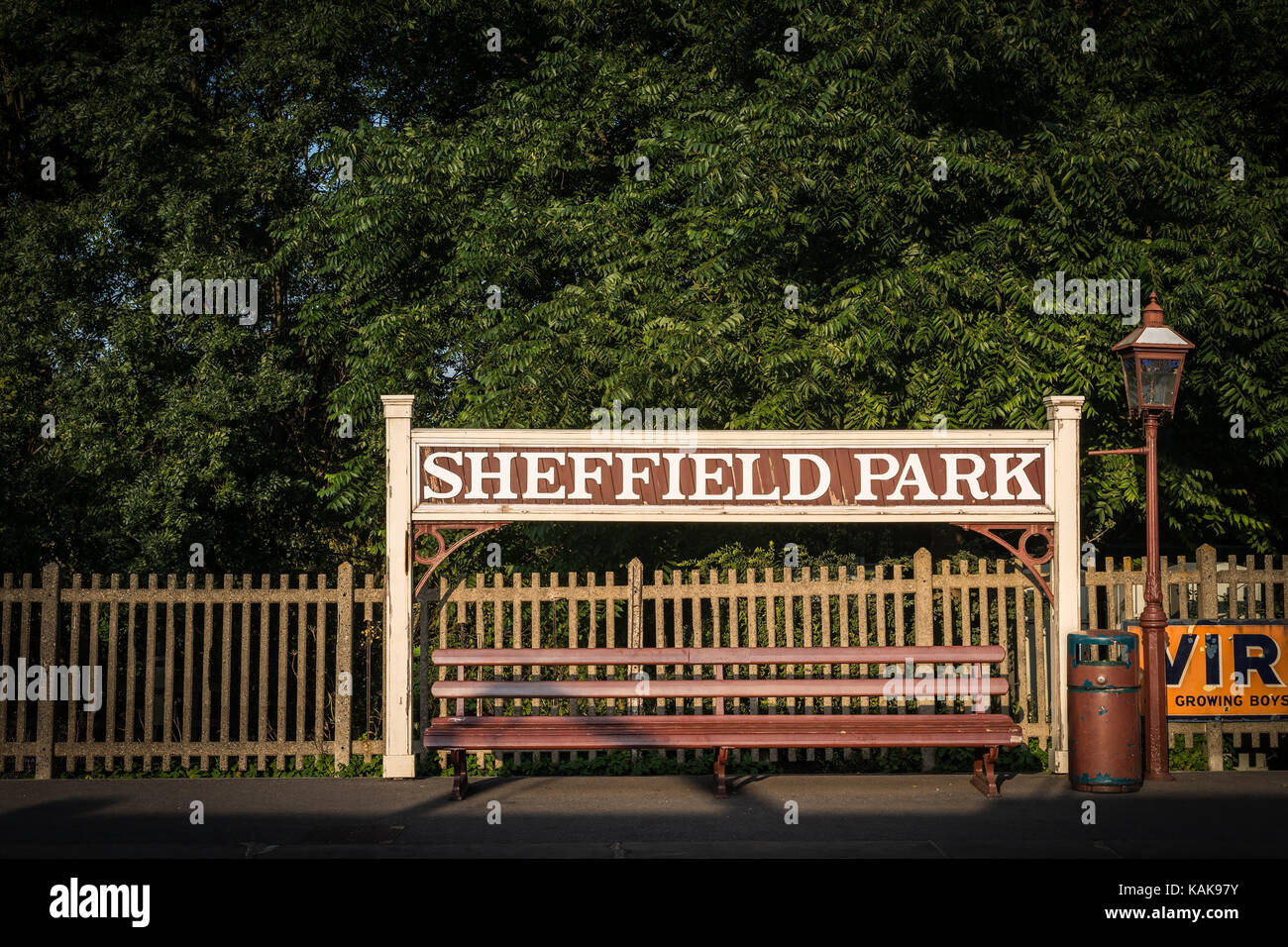 Sheffield park station sign hi-res stock photography and images - Alamy