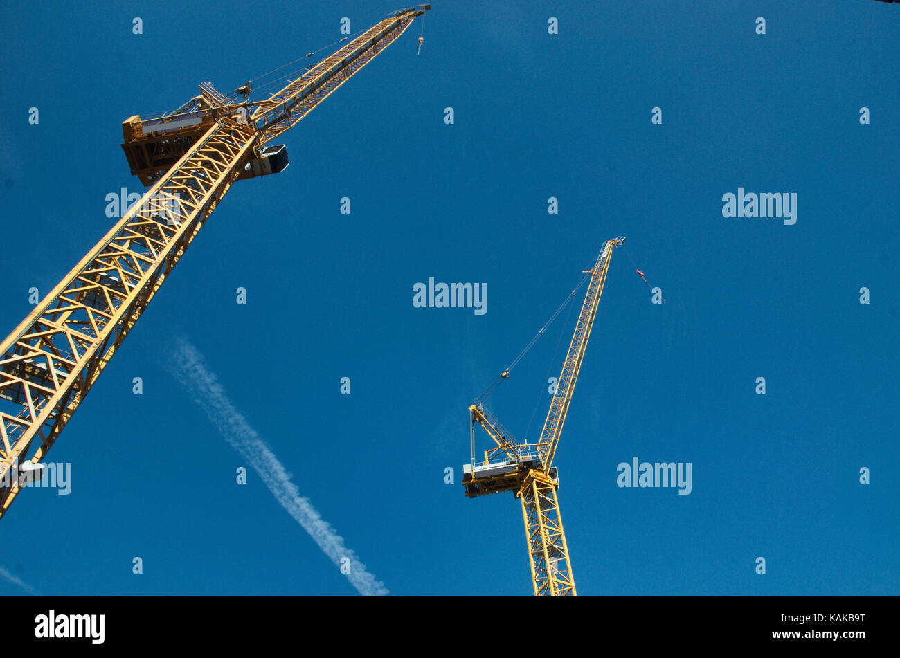 Tall cranes hi-res stock photography and images - Alamy