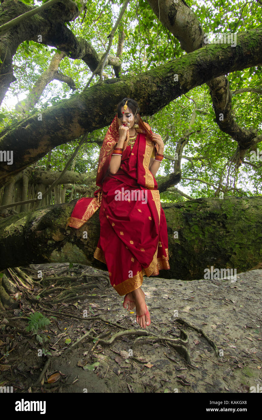 Female Girl Banyan High Resolution Stock Photography and Images - Alamy