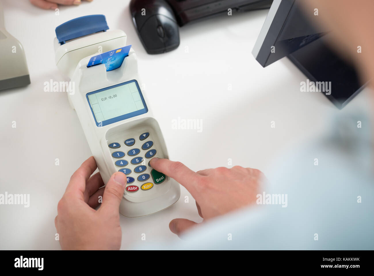 Customers entering store hi-res stock photography and images - Alamy