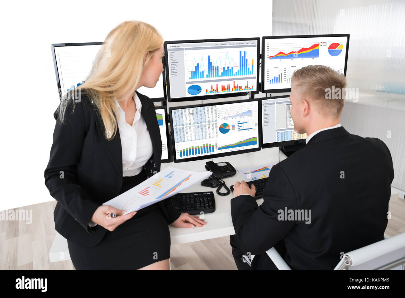 Workers in office desk computers hi-res stock photography and images ...